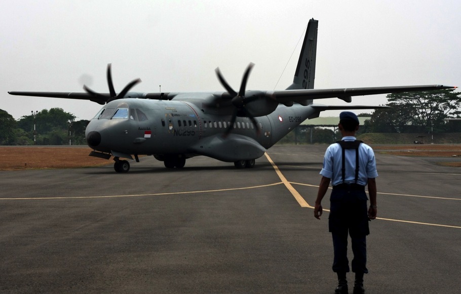 PTDI Serahkan Dua Pesawat CN295 ke TNI AU
