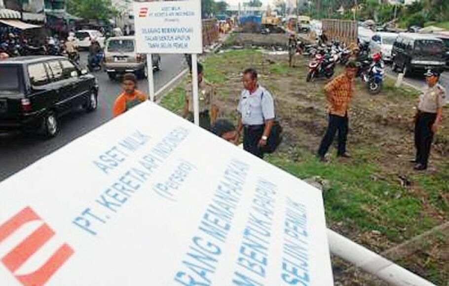 Kejagung Tahan Tersangka Kasus Pengalihan Lahan PT KAI Kejagung Tahan Tersangka Kasus Pengalihan Lahan PT KAI