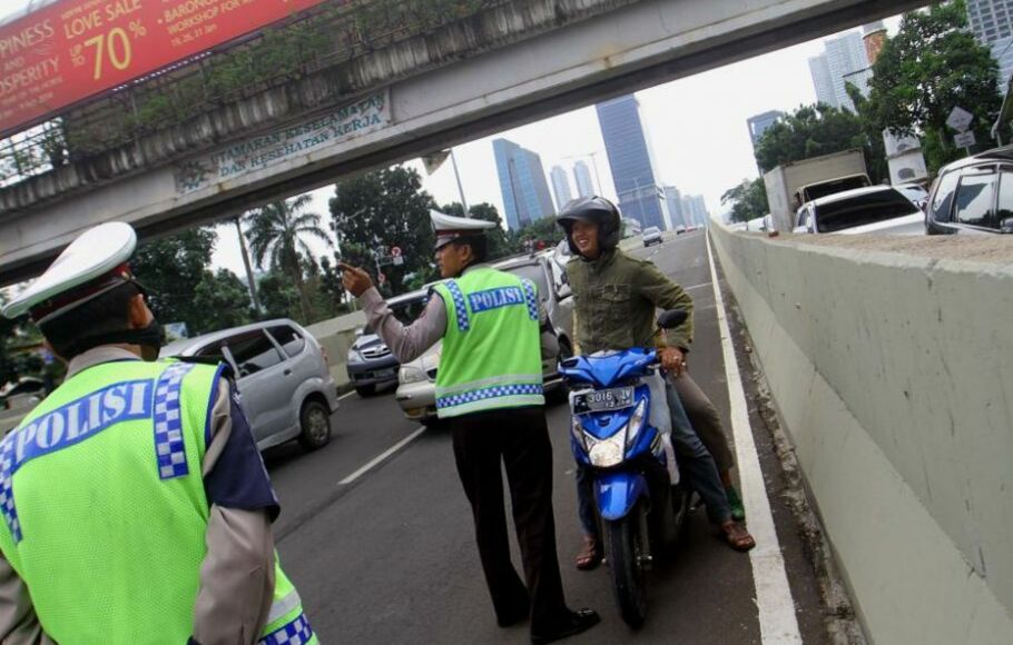 Razia Motor Masuk JLNT Kampung Melayu-Tanah Abang Razia Motor Masuk JLNT Kampung Melayu-Tanah Abang