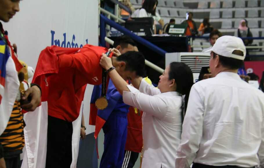 Menko Puan Bangga Atlet Pencak Silat Borong Medali Emas Menko Puan Bangga Atlet Pencak Silat Borong Medali Emas