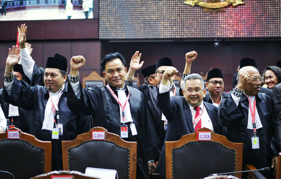 Yusril Ihza Mahendra: Ada Akademisi Gunakan Kedok Intelektual Lindungi ... Yusril Ihza Mahendra: Ada Akademisi Gunakan Kedok Intelektual Lindungi ...