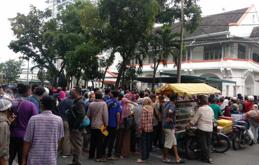 Pengambilan Dana BST di Medan Abaikan Protokol Kesehatan Covid-19 Pengambilan Dana BST di Medan Abaikan Protokol Kesehatan Covid-19