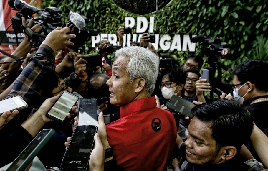 Tiba Di Dpp Pdip Ganjar Sempat Lambaikan Tangan Ke Wartawan Halaman 1