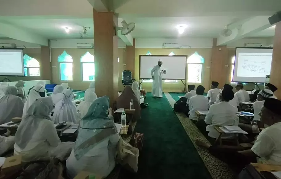 Jelang Keberangkatan, Ratusan Calon Jemaah Haji di Jatim Ikuti Manasik ... Jelang Keberangkatan, Ratusan Calon Jemaah Haji di Jatim Ikuti Manasik ...