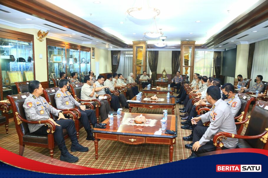 7 Mantan Kapolri Beri Dukungan dan Masukan kepada Listyo Sigit 7 Mantan Kapolri Beri Dukungan dan Masukan kepada Listyo Sigit