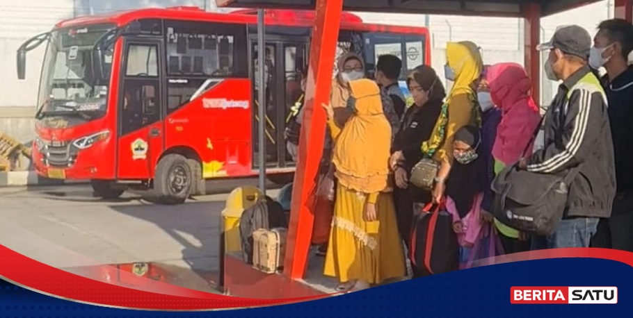 Bus Trans Jateng, Cara Ganjar Pangkas Biaya Transportasi Buruh Bus Trans Jateng, Cara Ganjar Pangkas Biaya Transportasi Buruh