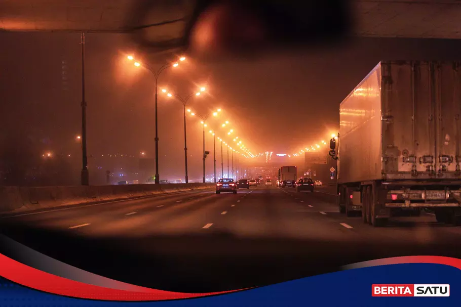Simak! Ini Tips Aman Berkendara di Malam Hari Saat Mudik - Halaman 1 Simak! Ini Tips Aman Berkendara di Malam Hari Saat Mudik - Halaman 1