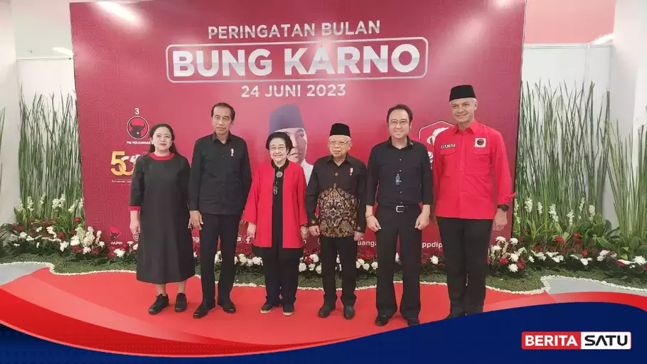 Momen Megawati Foto Bareng Jokowi, Ma'ruf Amin, Ganjar, Prananda dan Puan Momen Megawati Foto Bareng Jokowi, Ma'ruf Amin, Ganjar, Prananda dan Puan