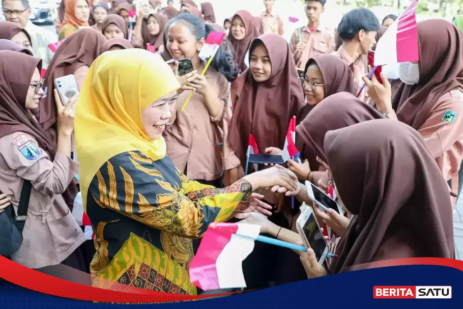 Khofifah Tekankan Pentingnya Peran Guru sebagai Motor Penggerak ... Khofifah Tekankan Pentingnya Peran Guru sebagai Motor Penggerak ...