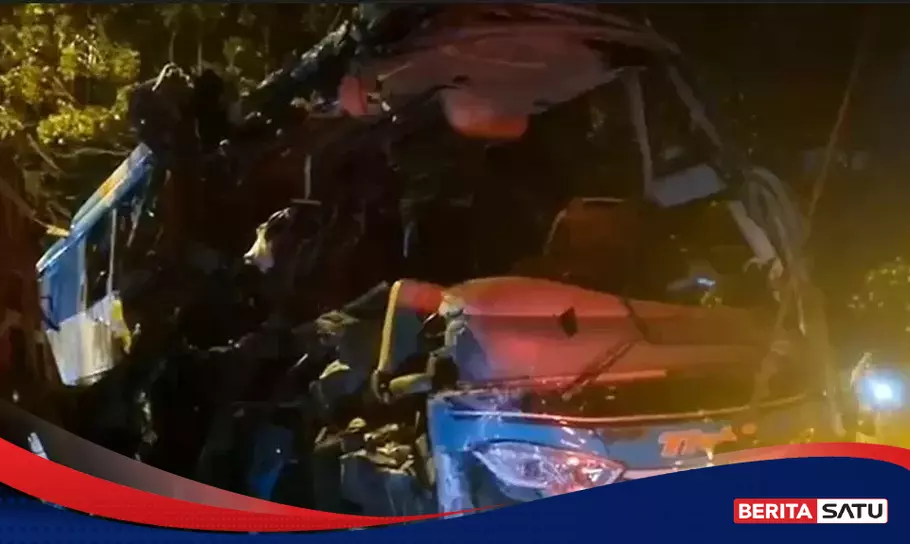 Ini Kronologi Kecelakaan Maut Bus Rombongan Peziarah Tabrak Truk di Gresik Ini Kronologi Kecelakaan Maut Bus Rombongan Peziarah Tabrak Truk di Gresik