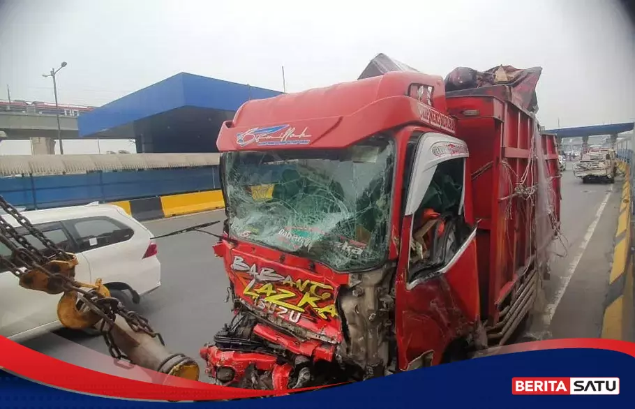 Kronologi Kecelakaan Beruntun yang Libatkan 7 Kendaraan di GT Halim Utama Kronologi Kecelakaan Beruntun yang Libatkan 7 Kendaraan di GT Halim Utama
