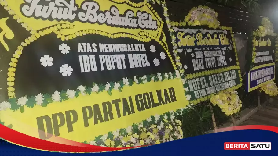 Deretan Karangan Bunga Hiasi Rumah Puput Novel Deretan Karangan Bunga Hiasi Rumah Puput Novel