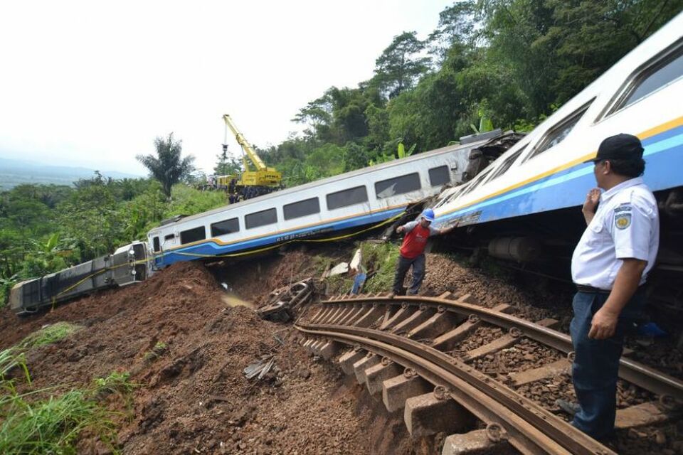 PT. KAI Fokus Perbaikan Jalur Rel Longsor Rute Malabar