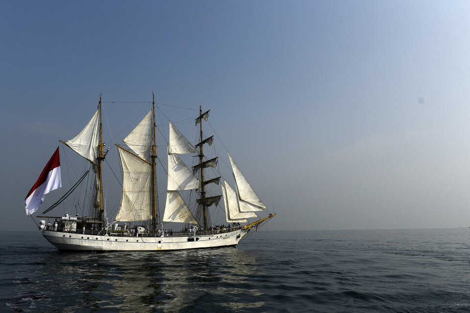 Upacara Kemerdekaan di KRI Dewaruci