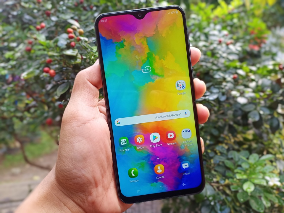 Samsung Galaxy M20, Andalkan Baterai Besar