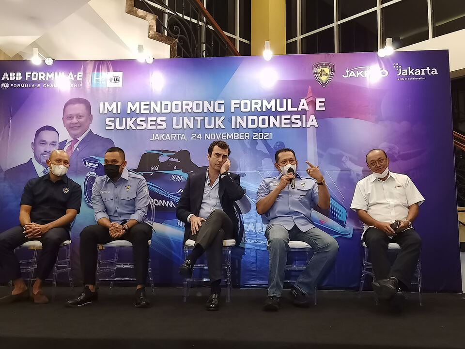 Respons PDIP soal Bamsoet dan Sahroni Jadi Panitia Formula E Respons PDIP soal Bamsoet dan Sahroni Jadi Panitia Formula E