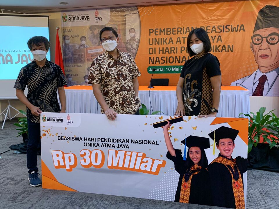 Unika Atma Jaya Berikan Beasiswa Rp 30 M untuk Mahasiswa - Halaman 1 Unika Atma Jaya Berikan Beasiswa Rp 30 M untuk Mahasiswa - Halaman 1