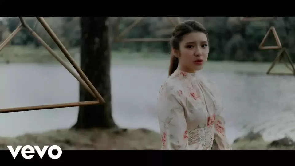 Ini Lirik Lagu Tiara Andini Usai, Bikin Galau Banget! Ini Lirik Lagu Tiara Andini Usai, Bikin Galau Banget!