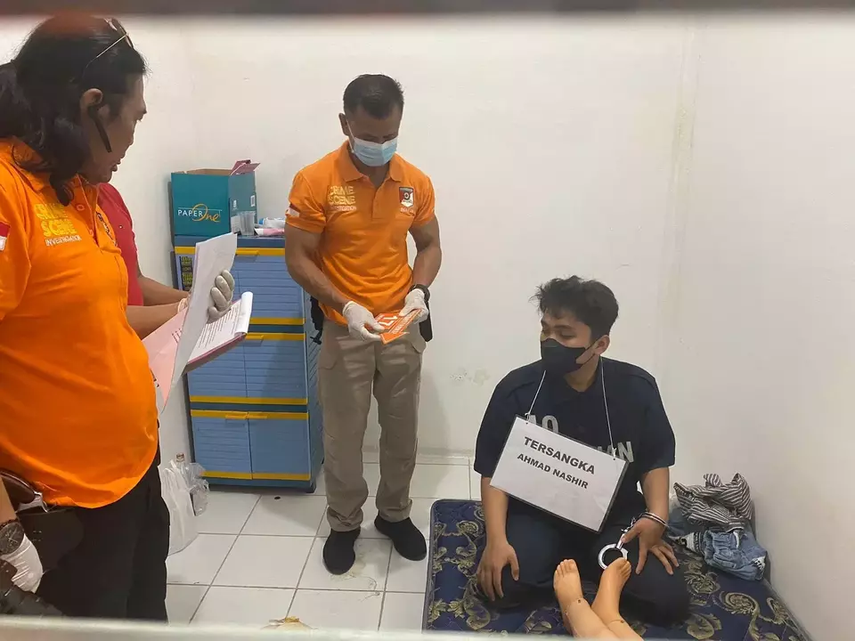 Adegan Prarekonstruksi Tewasnya Putri Pj Gubernur Papua Pegunungan ... Adegan Prarekonstruksi Tewasnya Putri Pj Gubernur Papua Pegunungan ...