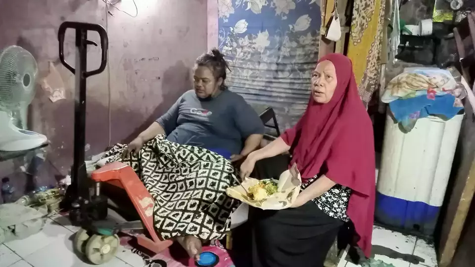 Cipto, Pria Obesitas Berbobot 200 Kg di Tangerang Sudah Tak Mampu ...
