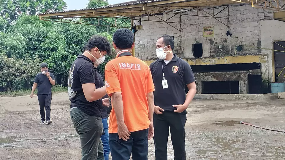 Polisi Selidiki Kebocoran Gas Kimia di Pabrik Es Tangerang Polisi Selidiki Kebocoran Gas Kimia di Pabrik Es Tangerang