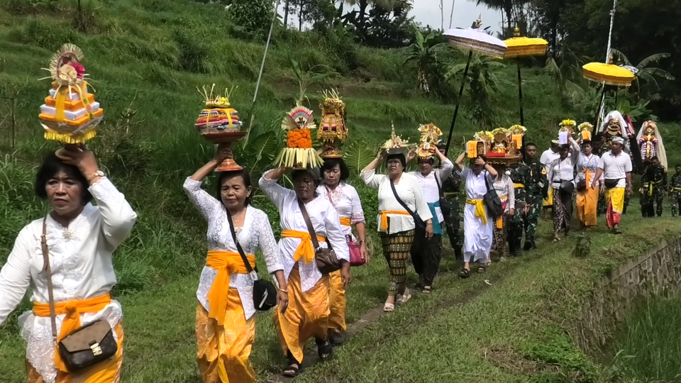 Jelang Nyepi, Umat Hindu di Magelang Gelar Melasti Jelang Nyepi, Umat Hindu di Magelang Gelar Melasti