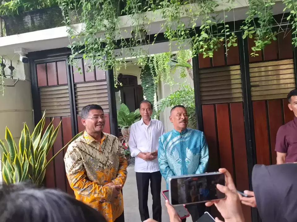 Didampimgi Umuh Muchtar, Erwan Setiawan Temui Jokowi di Solo Didampimgi Umuh Muchtar, Erwan Setiawan Temui Jokowi di Solo