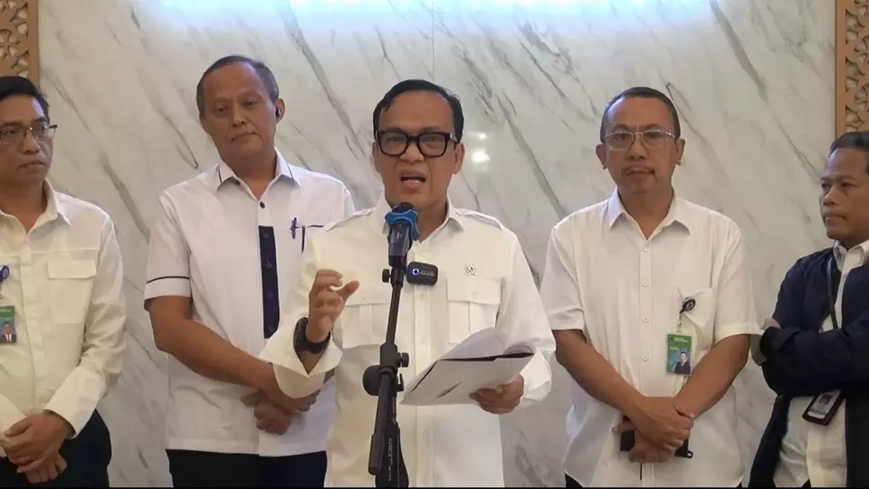 Curiga Ada Tangan Setan di Balik Kepailitan Sritex, Wamenaker Siapkan ... Curiga Ada Tangan Setan di Balik Kepailitan Sritex, Wamenaker Siapkan ...