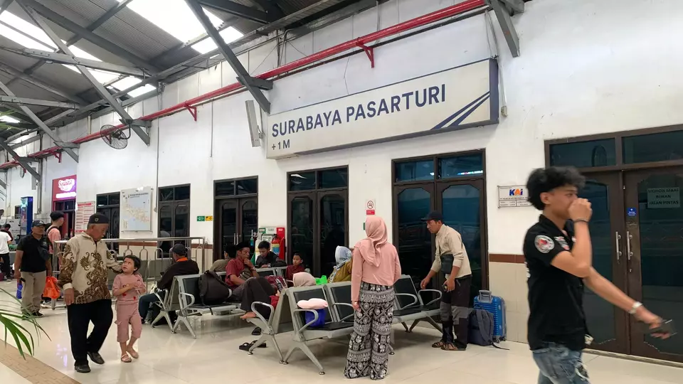 Awal 2026, Lonjakan Penumpang Kereta Terjadi di Pasar Turi