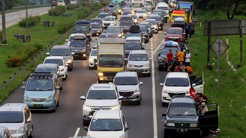 Arus Padat, Polri Perpanjang Sistem One Way Sejumlah Ruas Tol Arus Padat, Polri Perpanjang Sistem One Way Sejumlah Ruas Tol