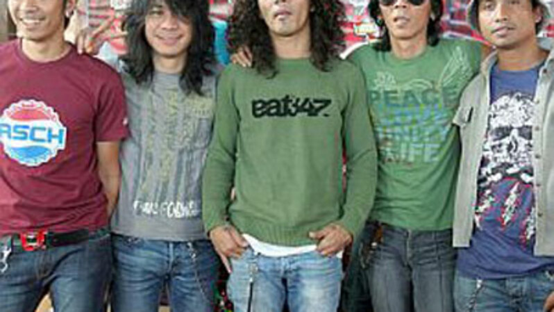 Slank Bentuk Posko Pengaduan Korupsi di Daerah Slank Bentuk Posko Pengaduan Korupsi di Daerah