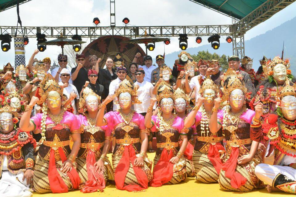 Wayang Emas Majapahit dan Topeng Gajah Mada Meriahkan Festival Ulun ...